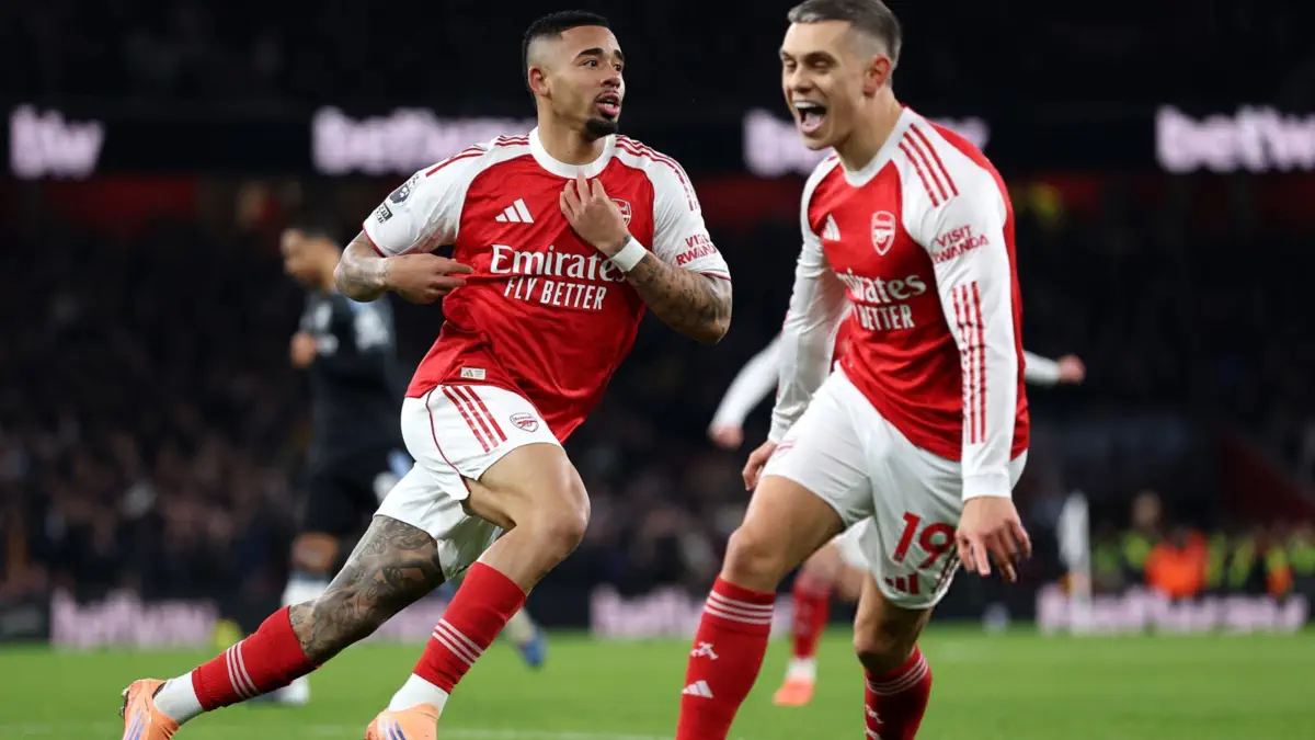 АПЛ. «Арсенал» «Астон Вилла»ни тор-мор этди, «МЮ» ўз майдонида ...